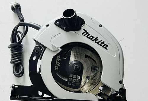 Дисковая пила Makita 5704R