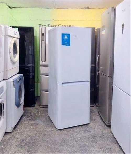 Холодильник низкий Indesit 167 см белый