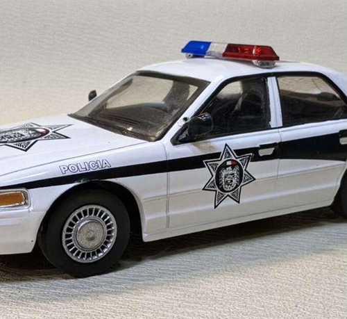 Модель автомобиля 1 43. Полиция. Ford Crown