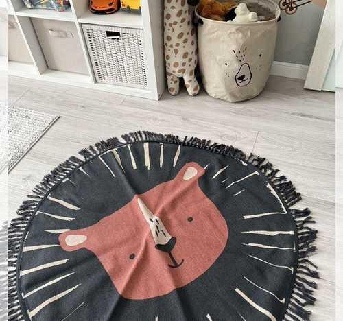 Коврик и наволочка H&M home