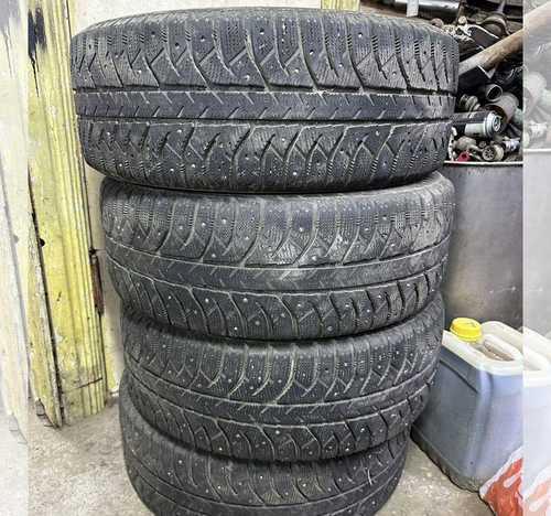 Bridgestone Ice Cruiser 7000 205/55 R16
