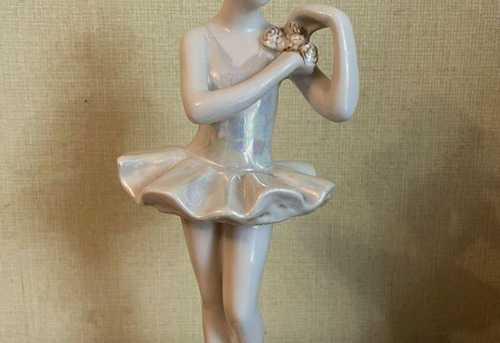 Статуэтка балерина с цветком Вербилки