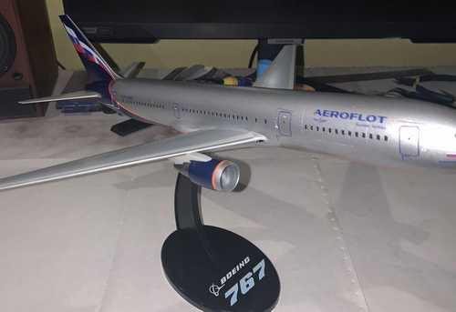 Сборная модель самолета Boeing 767-300