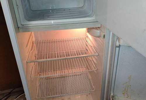 Компактный холодильник атлант 130х57см 2011 гв