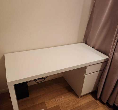 IKEA Malm Письменный стол, белый 140x65 см
