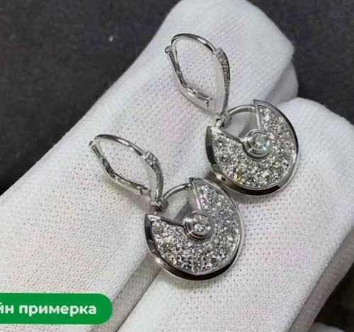 Серьги Amulette de Cartier из белого золота с бриллиантами Pave 1,25ct