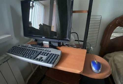 Компьютерный стол и системный блок с монитором