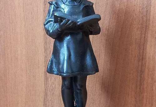 Чугунная статуэтка Девочка с книгой. Касли - 50 г