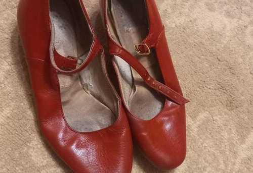 Туфли народные красные