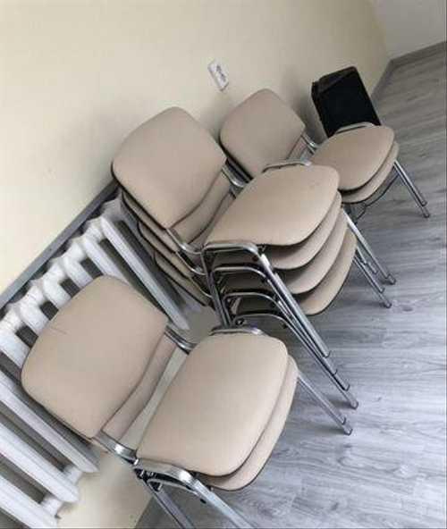 Офисные стулья изо бежевые