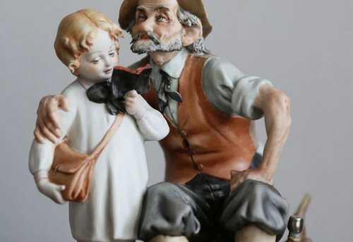 Capodimonte Фарфоровая статуэтка Дедушка с внучкой