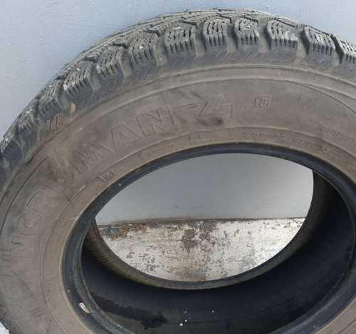 Шины зимние 215/65R16
