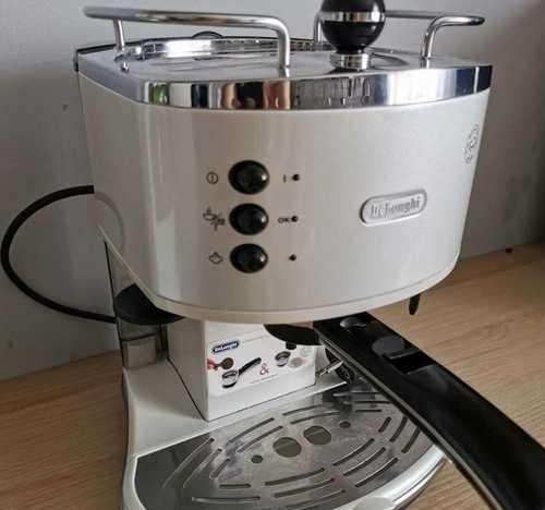 Кофеварка рожковая delonghi кофемашина