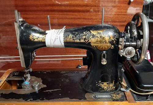 Швейная машинка электрическая фирмы зингер