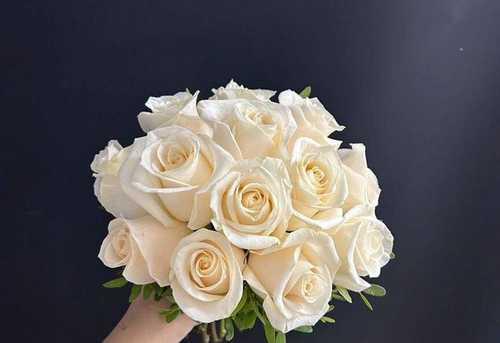 Очаровательный букет невесты из кремовой розы