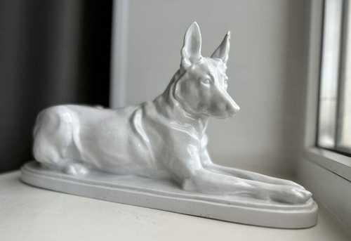 Фарфоровая статуэтка собака лфз
