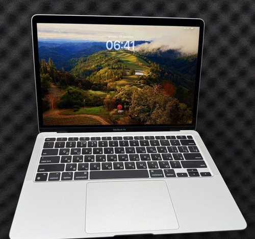 MacBook Air 13 8/256gb Как новый