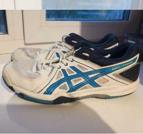 Волейбольные кроссовки asics