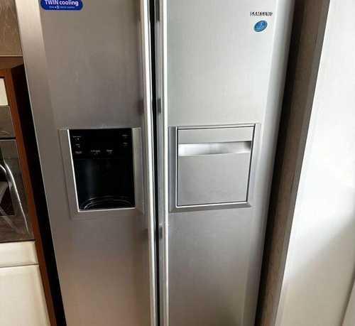 Холодильник Samsung двухдверный
