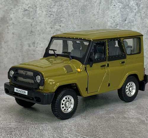 Коллекционная модель UAZ-Hunter 1:43