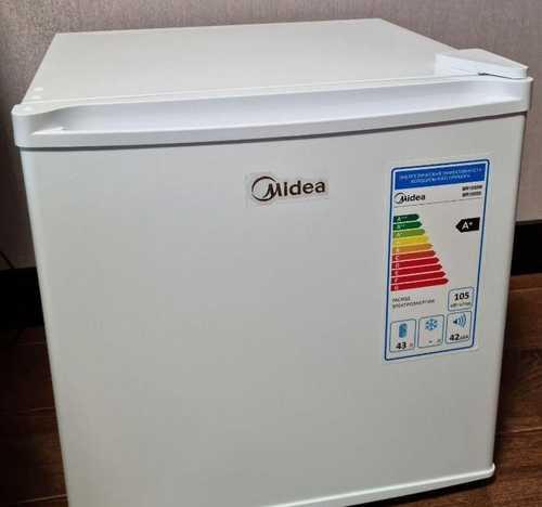 Мини холодильник Midea MR1050W