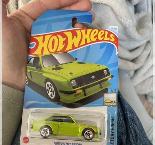 Hot wheels машинка