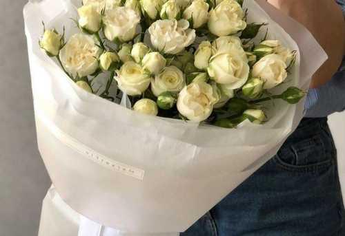 Белые пионовидные розы