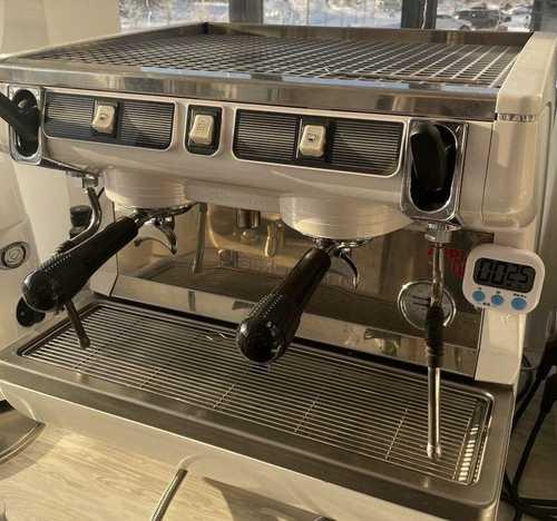 Кофемашина Nuova simonelli appia life 2gr v