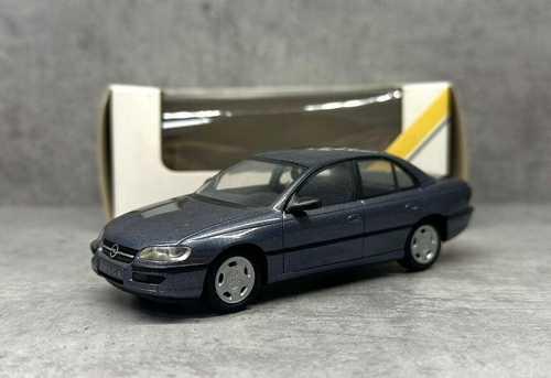 Модель автомобиля Opel Omega B седан 1:43