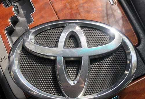 Эмблема toyota camry 40