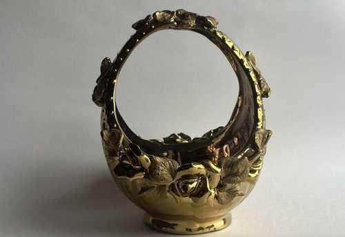 Керамическая ваза, золотая корзина