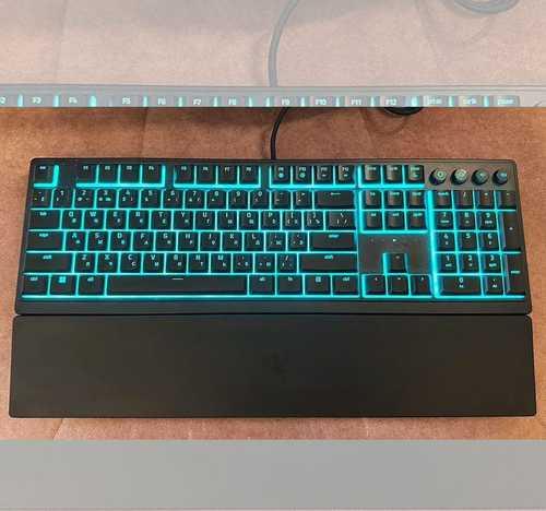 Игровая клавиатура Razer Ornata V3