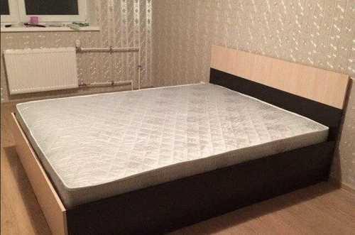 Кровать двуспальная с матрасом 160*200