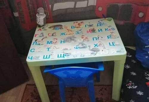 Детский плосмасовый столик со стулом