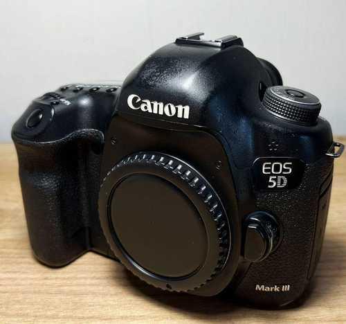 Фотоаппарат Canon EOS 5D Mark III