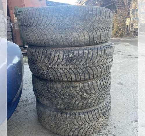 Goodyear UltraGrip Ice 215/60 R16