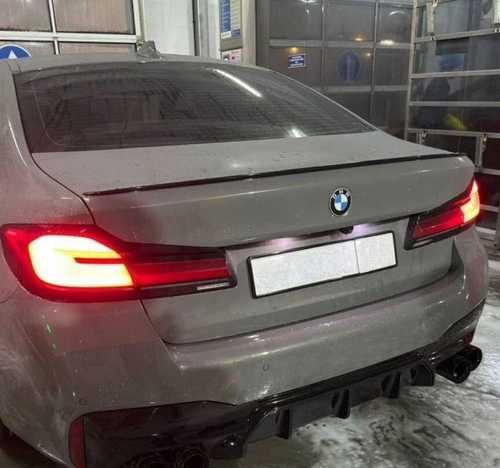 Задний диффузор BMW 5 series g30 M5 style черный