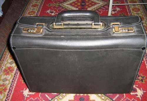 Кожаный кофр (кейс, чемоданчик) с цифровым замком