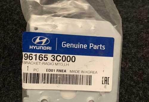 Кронштейн крепления автомагнитолы Hyundai / Kia