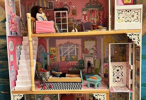 Большой кукольный домик с мебелью