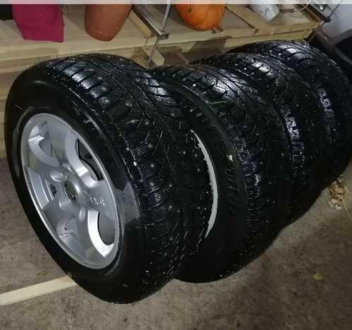 Bridgestone Ice Cruiser 7000 215/65 R16 98