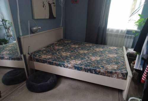 Продаю 2-х спальную кровать с матрасом 160х200 бу