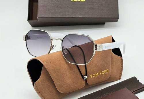 Солнцезащитные очки Tom Ford женские