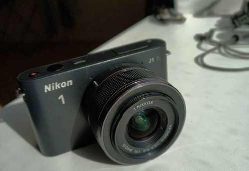 Беззеркальная камера Nikon 1 J1 со сменной оптикой