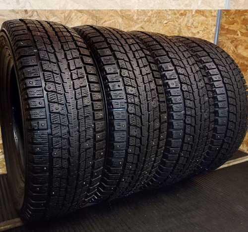 Dunlop SP Winter Ice 01 215/65 R16 102T