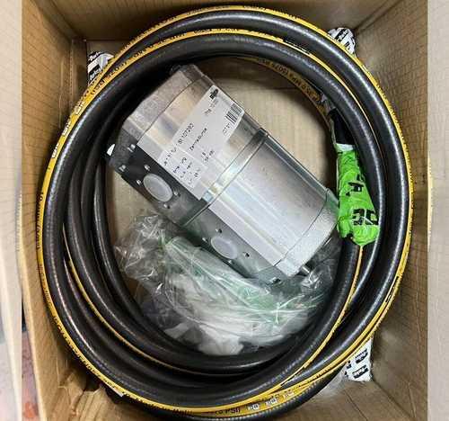 Насос Sennebogen S107290 SN180414 Комплект