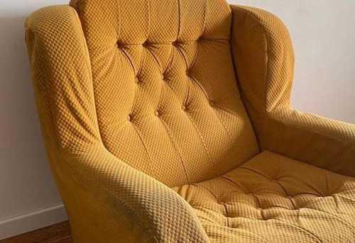 Кресло жёлтое винтажное