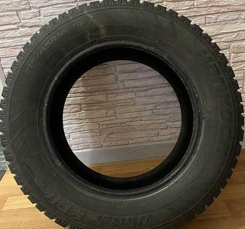 Hankook Winter I'Pike 215/65 R16