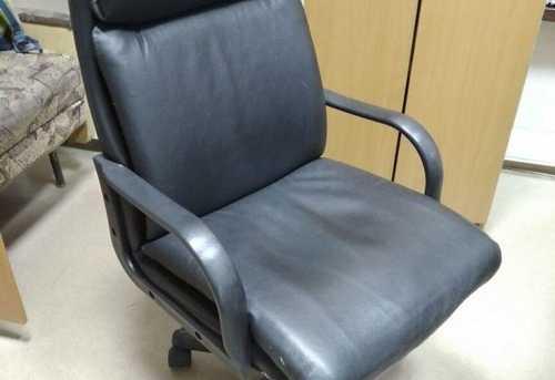 Кресло офисное с качалкой кожаное