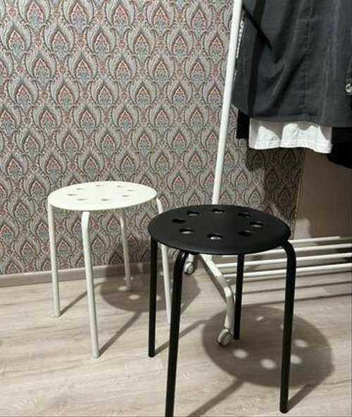 Табурет IKEA Мариус белый/чёрный